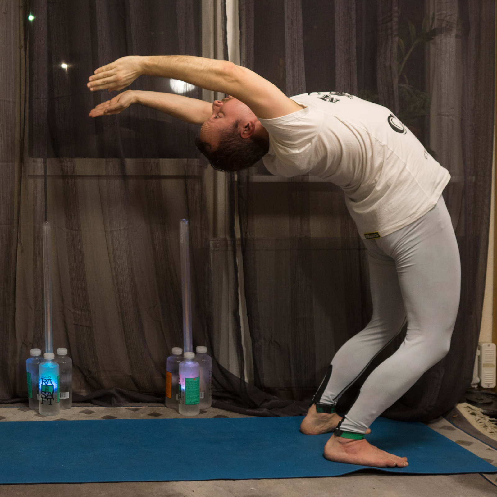 Standing backbend - Lukas Mattsson