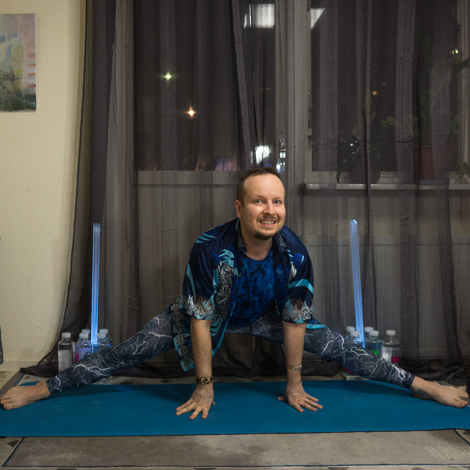 Straddle split - Asana