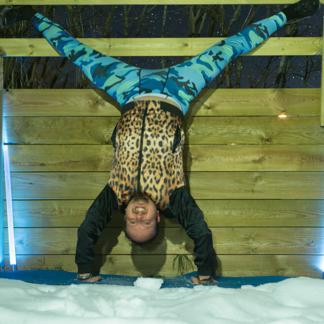 Straddle split - Asana