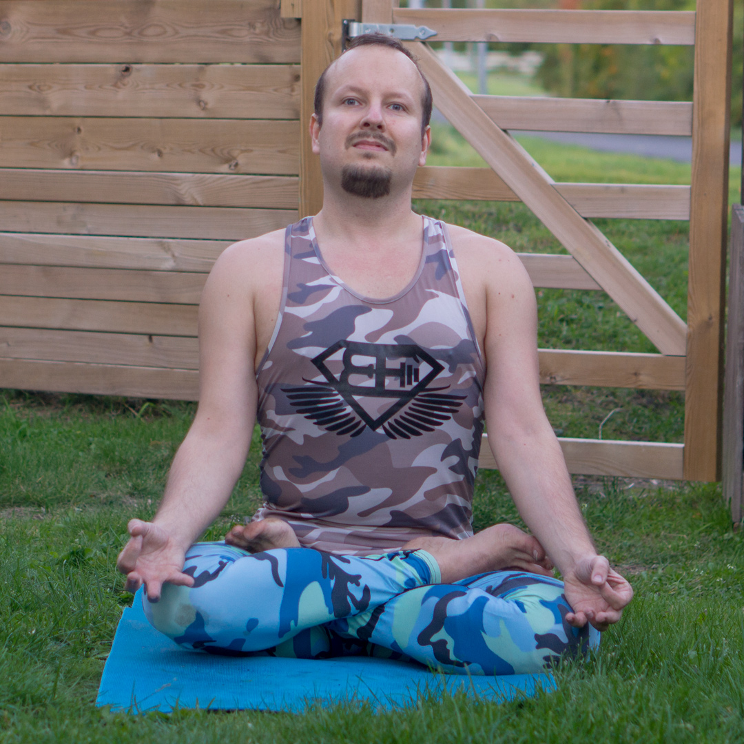 Lotus pose - Lukas Mattsson