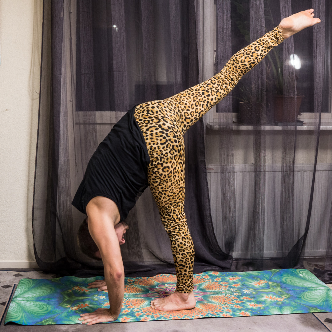 Standing split - Asana