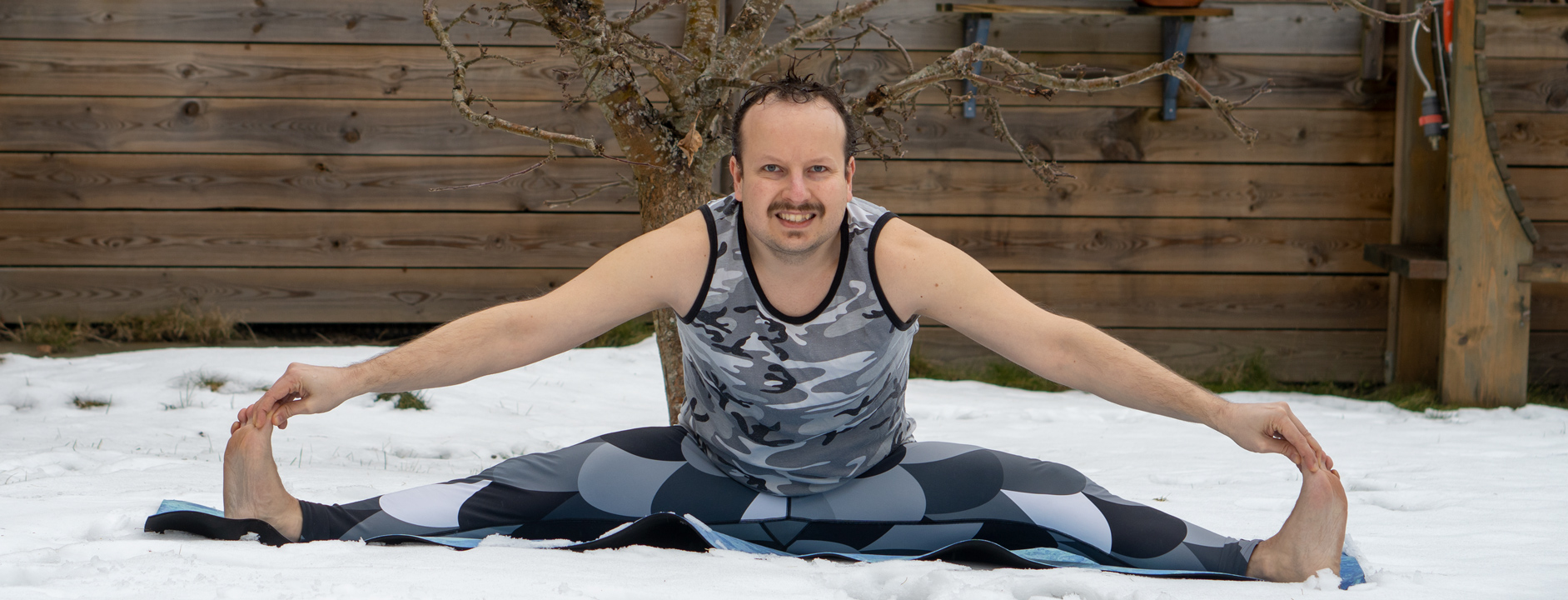 Straddle split - Asana